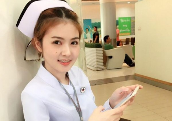 Rela Sakit Massal Demi Suster Cantik dan Imut Ini | LAzone.id